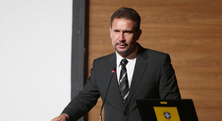 Após acumulo de erros, CBF treina árbitros para 'unificar critérios ...