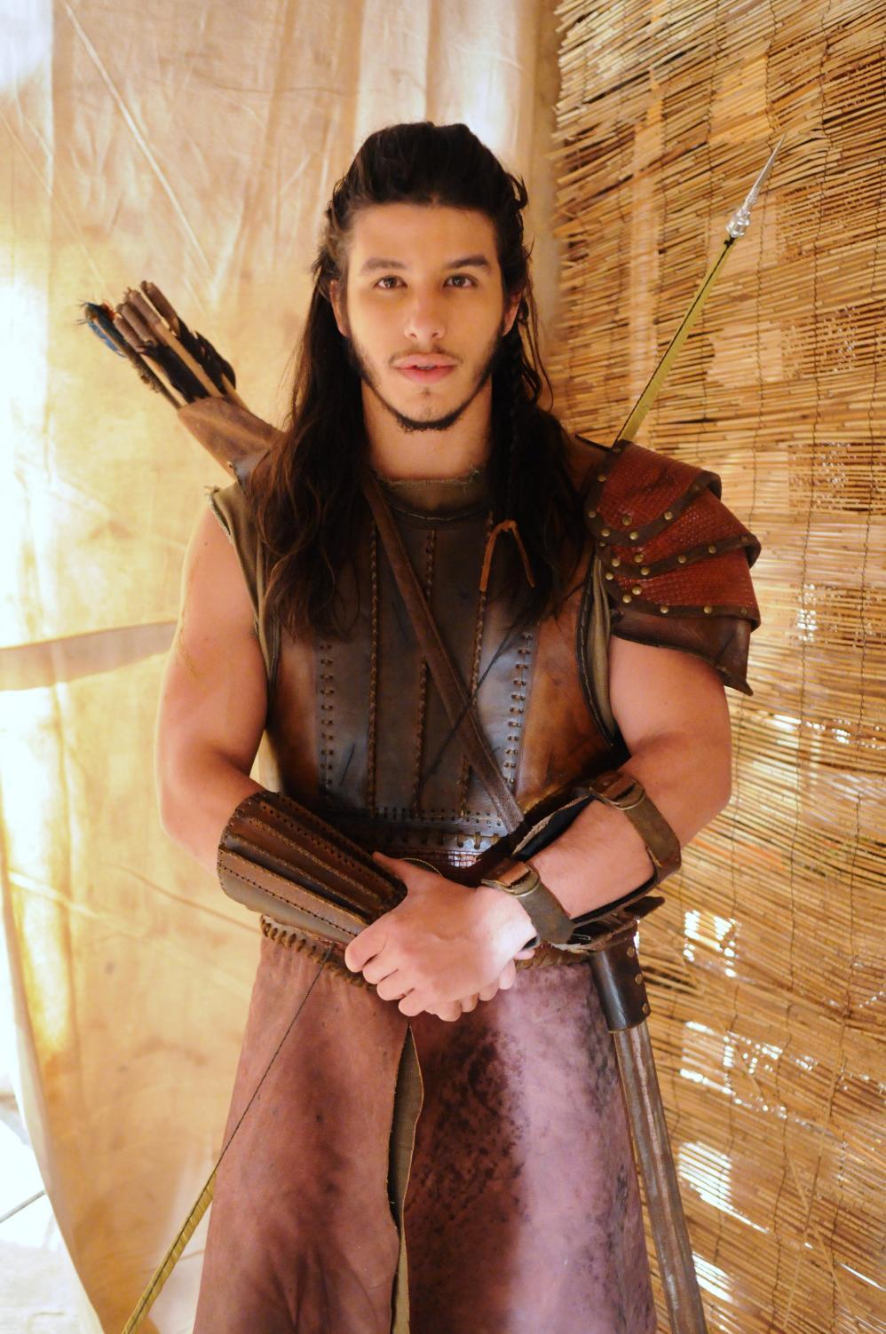 Conheça os personagens da novela A Terra Prometida - Fichas - R7 A ...