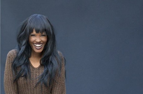 Isabel Fillardis posa para revista e lembra história de sheik que ...