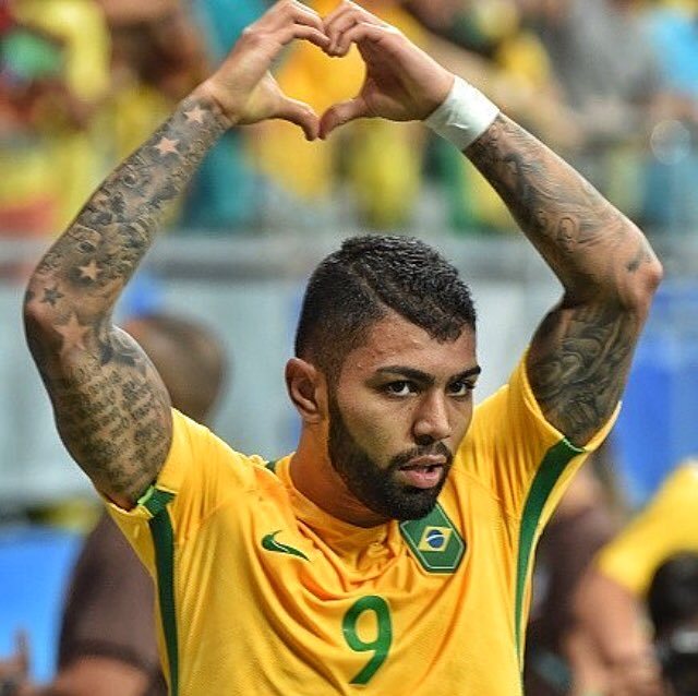 Gabigol fecha as costas com tatuagem e exibe resultado nas redes ...