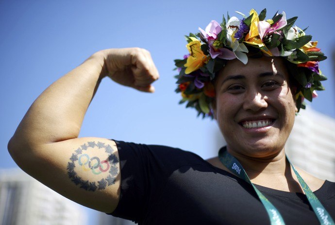 Gabigol fecha as costas com tatuagem e exibe resultado nas redes ...