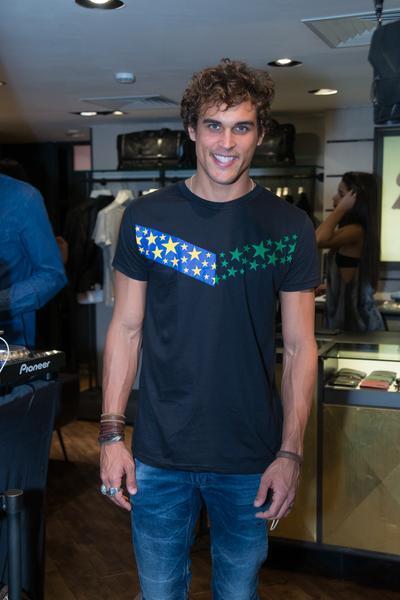 Felipe Roque vai a evento no Rio de Janeiro - Fotos - R7 Famosos e TV