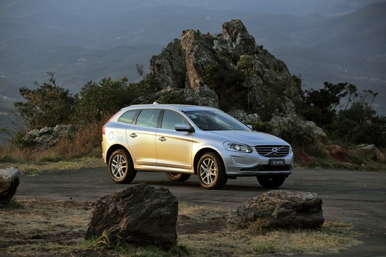 Sem mudanças estéticas, Volvo XC60 D5 2017 estreia no Brasil a partir ...