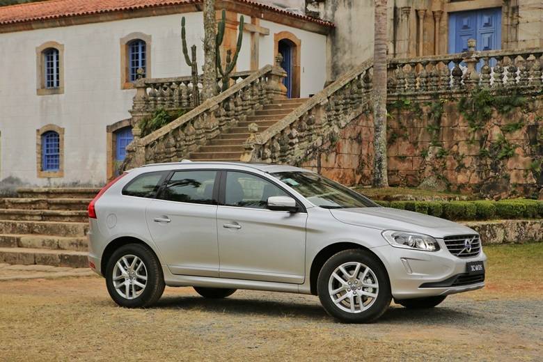 Sem mudanças estéticas, Volvo XC60 D5 2017 estreia no Brasil a partir ...