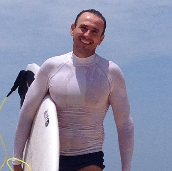 Por Trás Do Terno William Travassos Surpreende E Revela Paixão Pelo Skate E Surfe Fotos R7