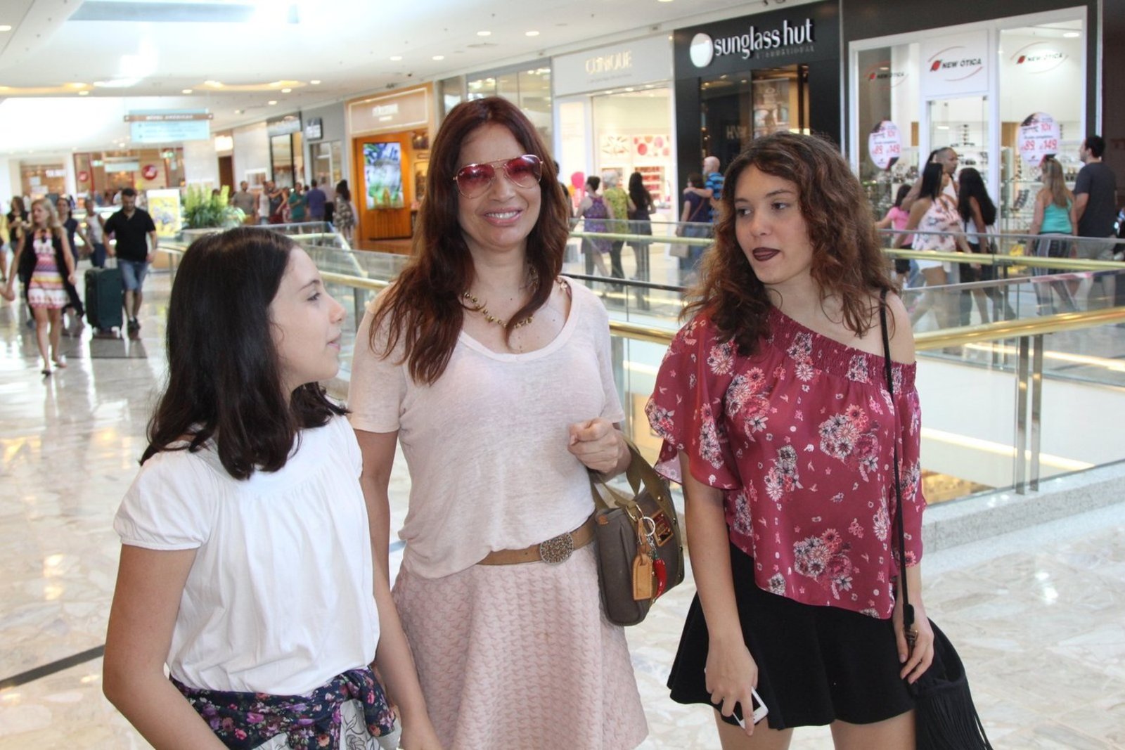 Musa dos anos 80, Isadora Ribeiro reaparece em shopping do Rio - Fotos ...