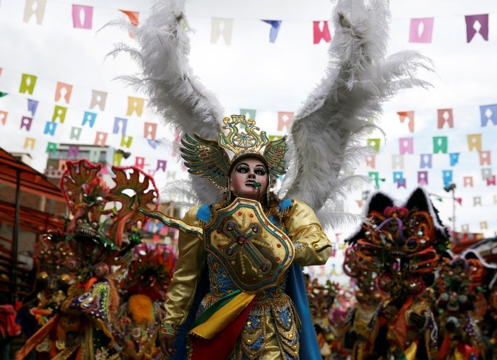 Conheça como são os desfiles de carnaval ao redor do mundo - Fotos - R7 ...