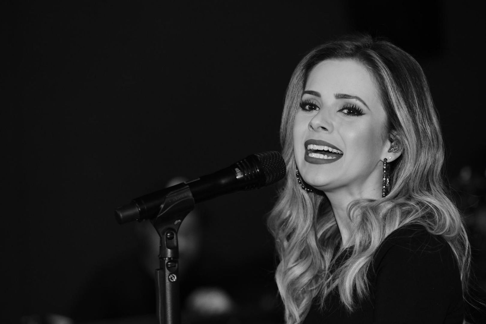 Cantora Sandy faz pocket show surpresa em Rádio de São Paulo - Fotos ...