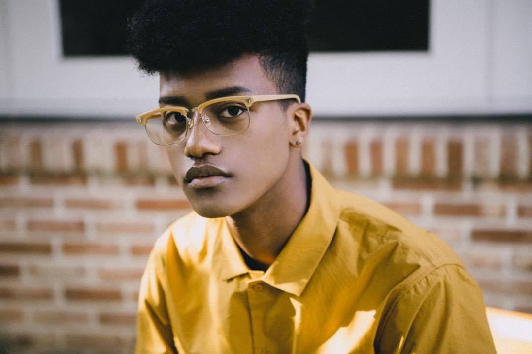 "Pele escura dá azar": primeiro modelo negro da Coreia do Sul sofre ...