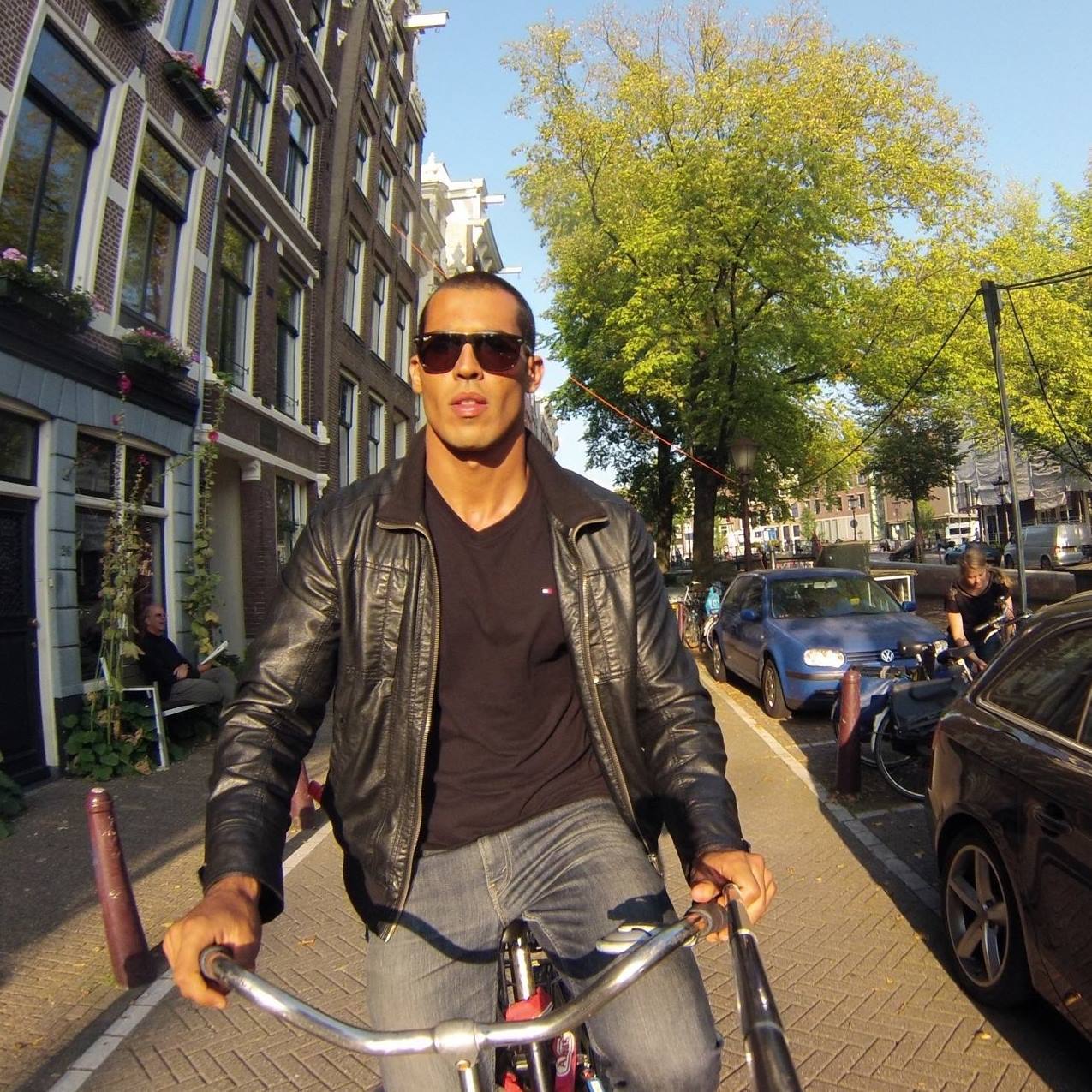 Rodrigo West, filho gato de Sidney Magal, faz sucesso nas redes sociais ...