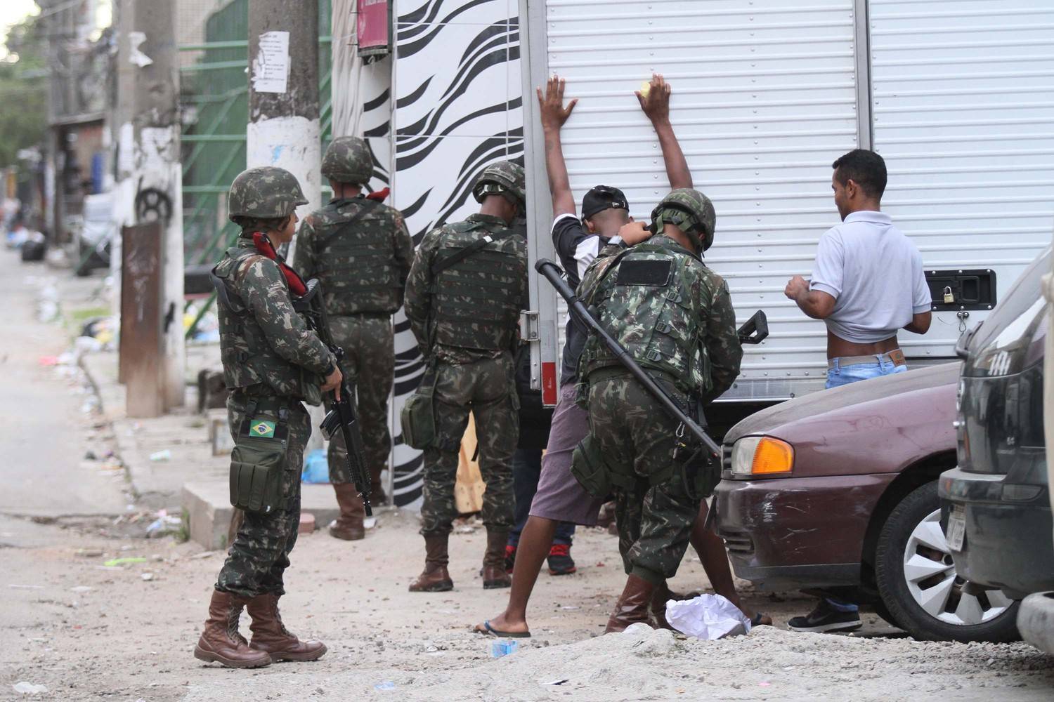 Exército deflagra operação no Complexo da Maré - Fotos - R7 Rio de Janeiro