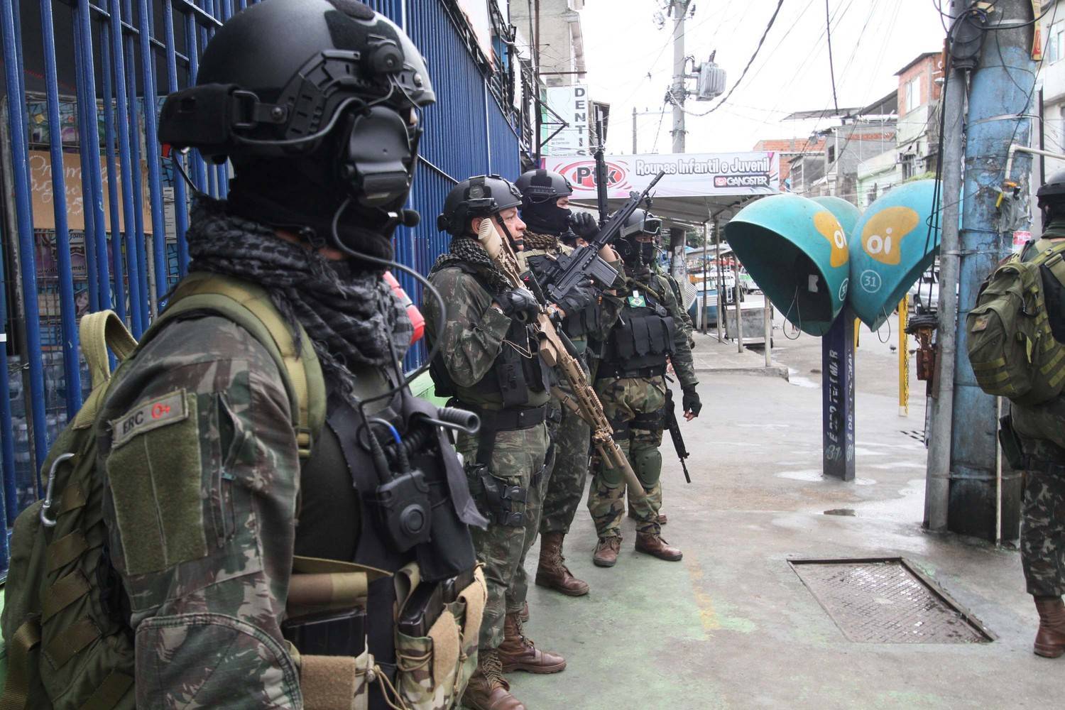 Exército deflagra operação no Complexo da Maré - Fotos - R7 Rio de Janeiro