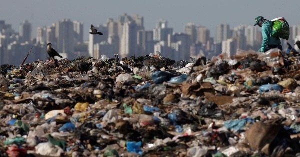 Segundo maior lixão do mundo é fechado em Brasília - Fotos - R7 Cidades