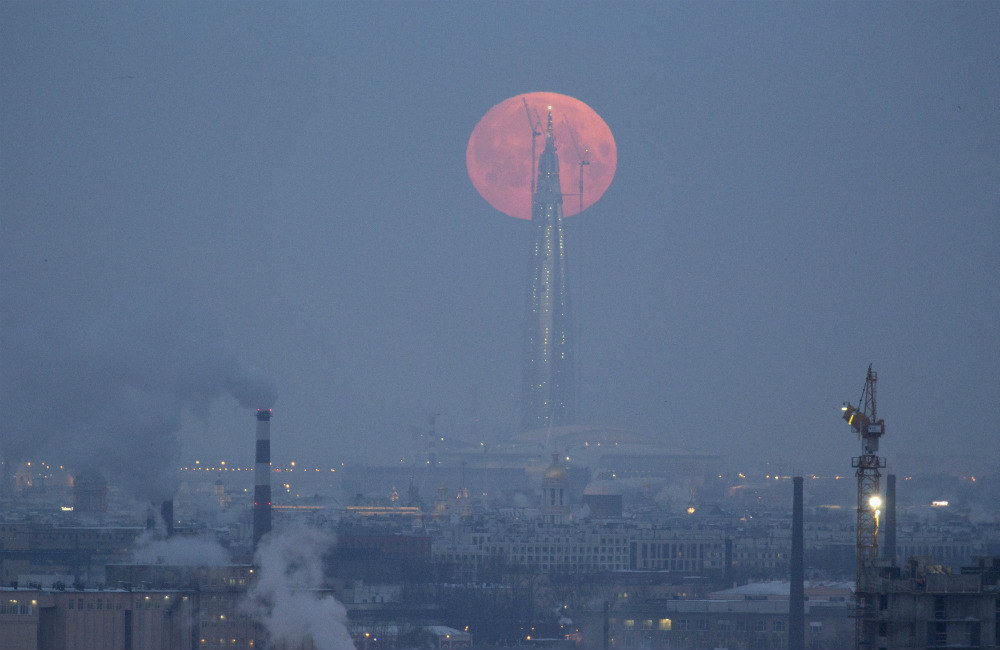 A Lua estará maior e mais brilhante no céu do Brasil nesta noite ...