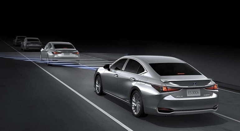 Lexus ES 300h e UX 250 2023 ganham novos itens de segurança - Prisma ...