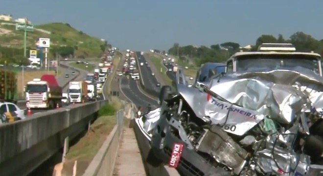 Acidente na Raposo Tavares deixa 4 mortos e 8 feridos em Sorocaba - Notícias - R7 São Paulo