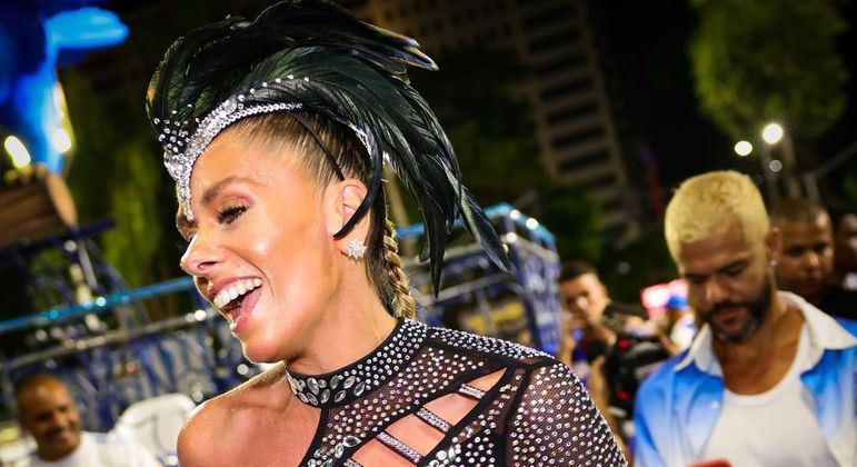 Adriane Galisteu usa dublagem irônica para rebater críticos após ...