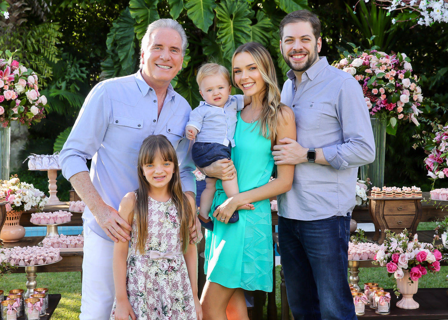 Ana Paula Siebert comemora 31 anos com Rodrigo Faro e Vera Viel - Fotos ...