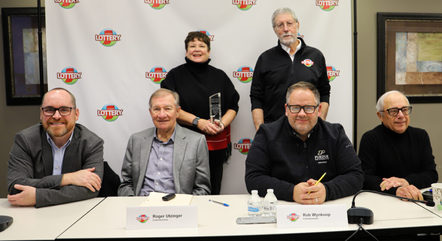 Americana ganha US$ 500 em raspadinha, posta foto da cartela premiada ...