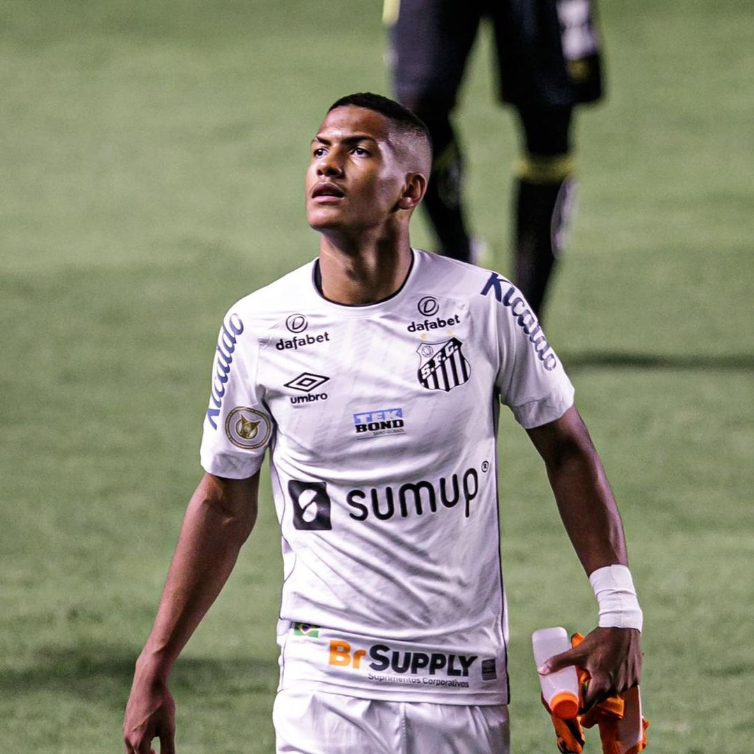 A caminho do Chelsea, Ângelo não é relacionado e vê Santos empatar do ...