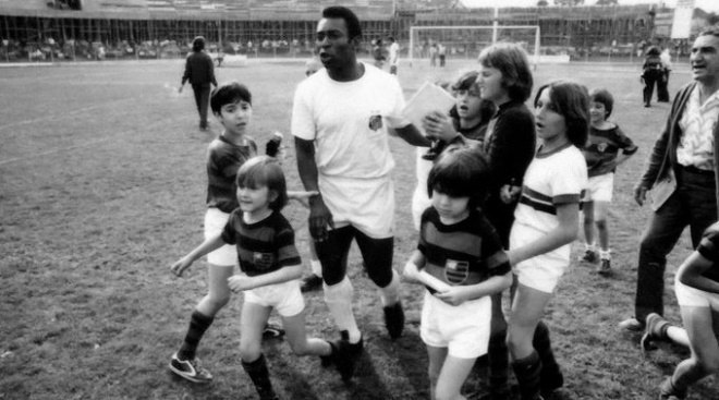 Pelé completa 80 anos e se mantém como símbolo do Brasil - Esportes ...