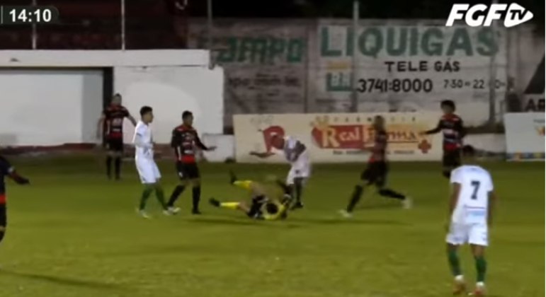 Jogador que agrediu árbitro em campo tem histórico de violência ...