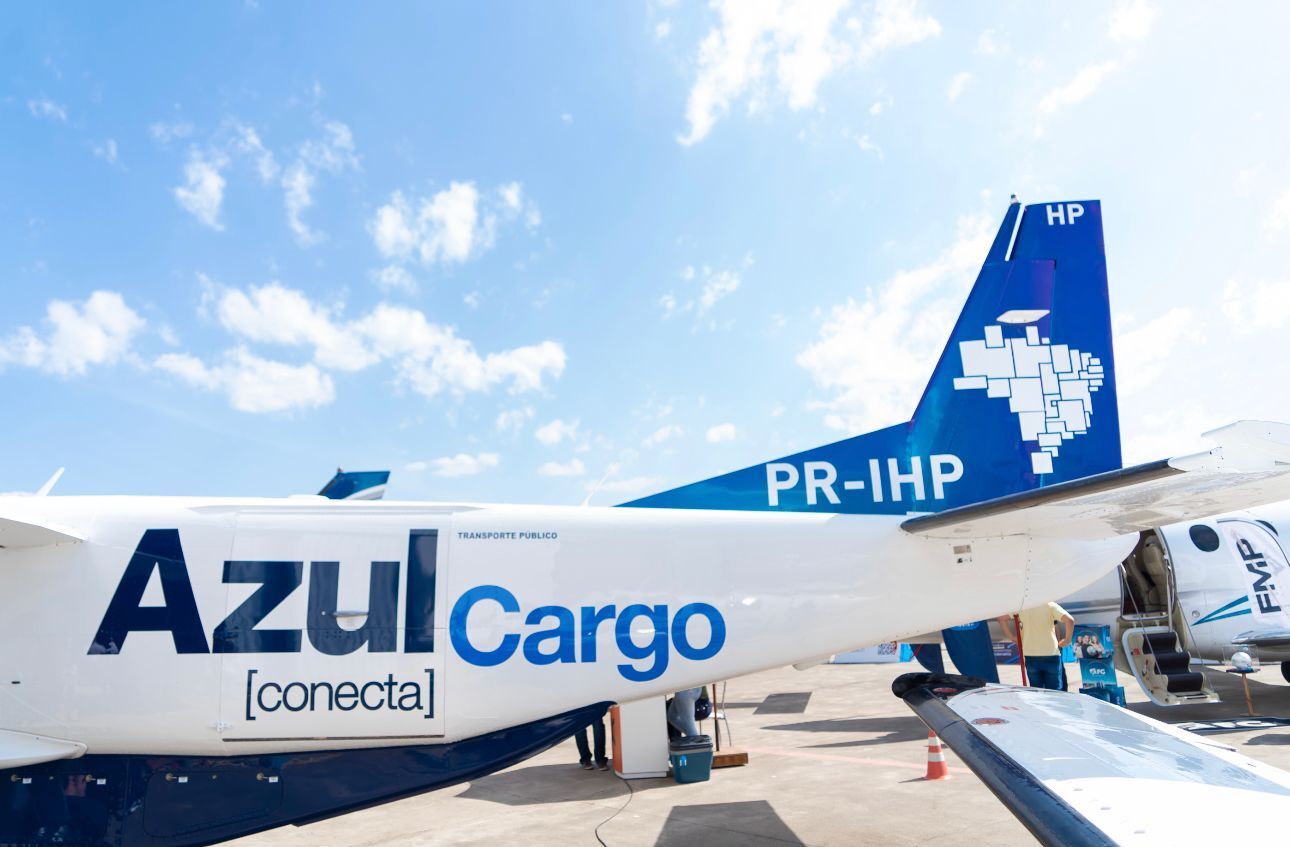 Azul Conecta apresenta aeronave com pintura "Camaleão" na Aviatrade ...