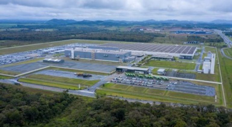 BMW comemora 8 anos de fábrica brasileira - Prisma - R7 Autos Carros