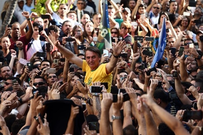 Bolsonaro aparece sentado pela primeira vez desde ataque - Notícias ...