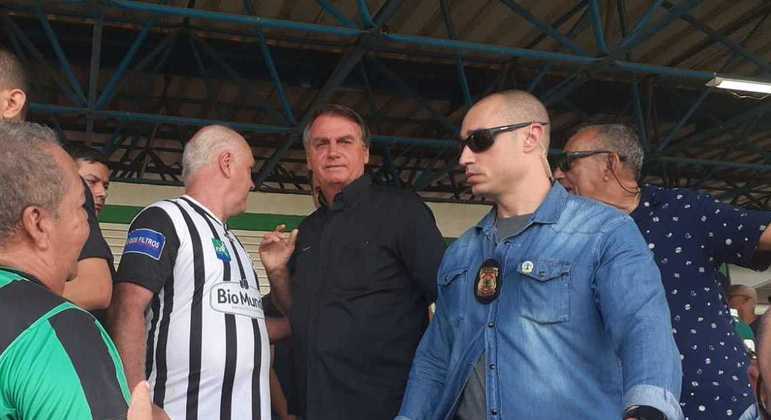 Bolsonaro dá pontapé inicial de final de campeonato amador no DF ...