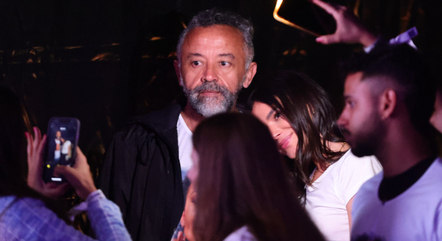 Bruna Marquezine tira foto com pai de Ana Clara Benevides em show de ...