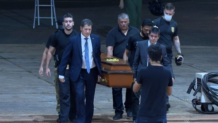 Bruno E Dom Avião Com Restos Mortais Chega A Brasília Flávio Chaves