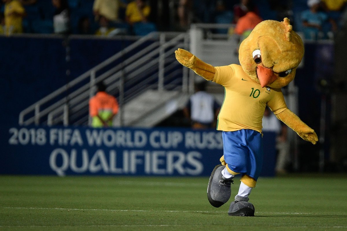 Canarinho Mania: a história por trás do mascote 'pistola' da seleção ...