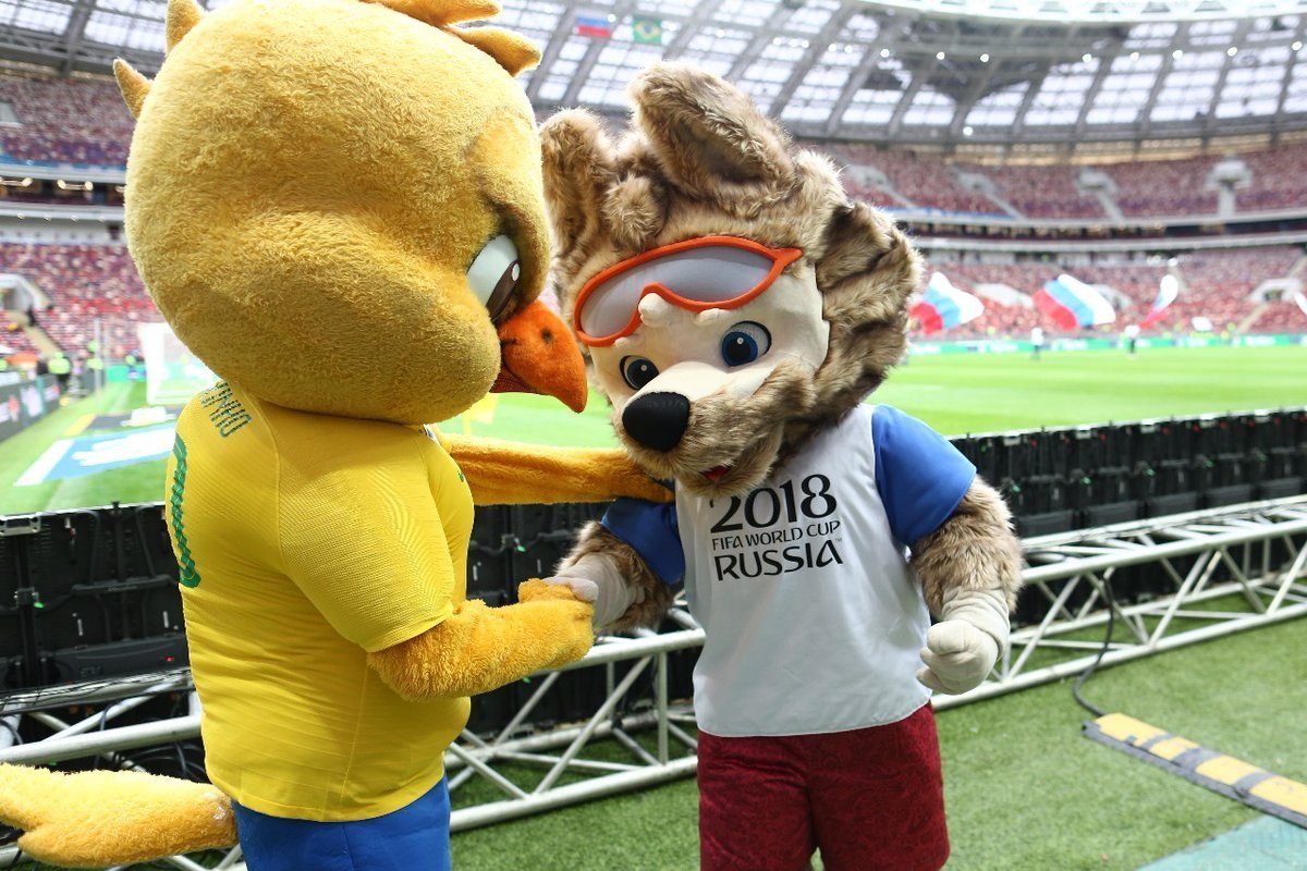 Mascote da seleção, Canarinho desfila habilidade pelo mundo - Prisma ...