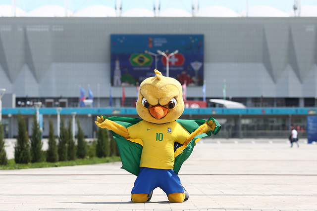 Canarinho Mania: a história por trás do mascote 'pistola' da seleção ...
