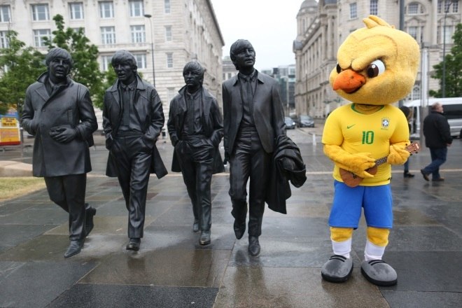 Canarinho Mania: a história por trás do mascote 'pistola' da seleção ...