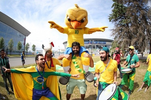 Canarinho Mania: a história por trás do mascote 'pistola' da seleção ...