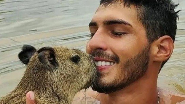 Influenciador do caso da capivara Filó se defende após avô ser multado ...