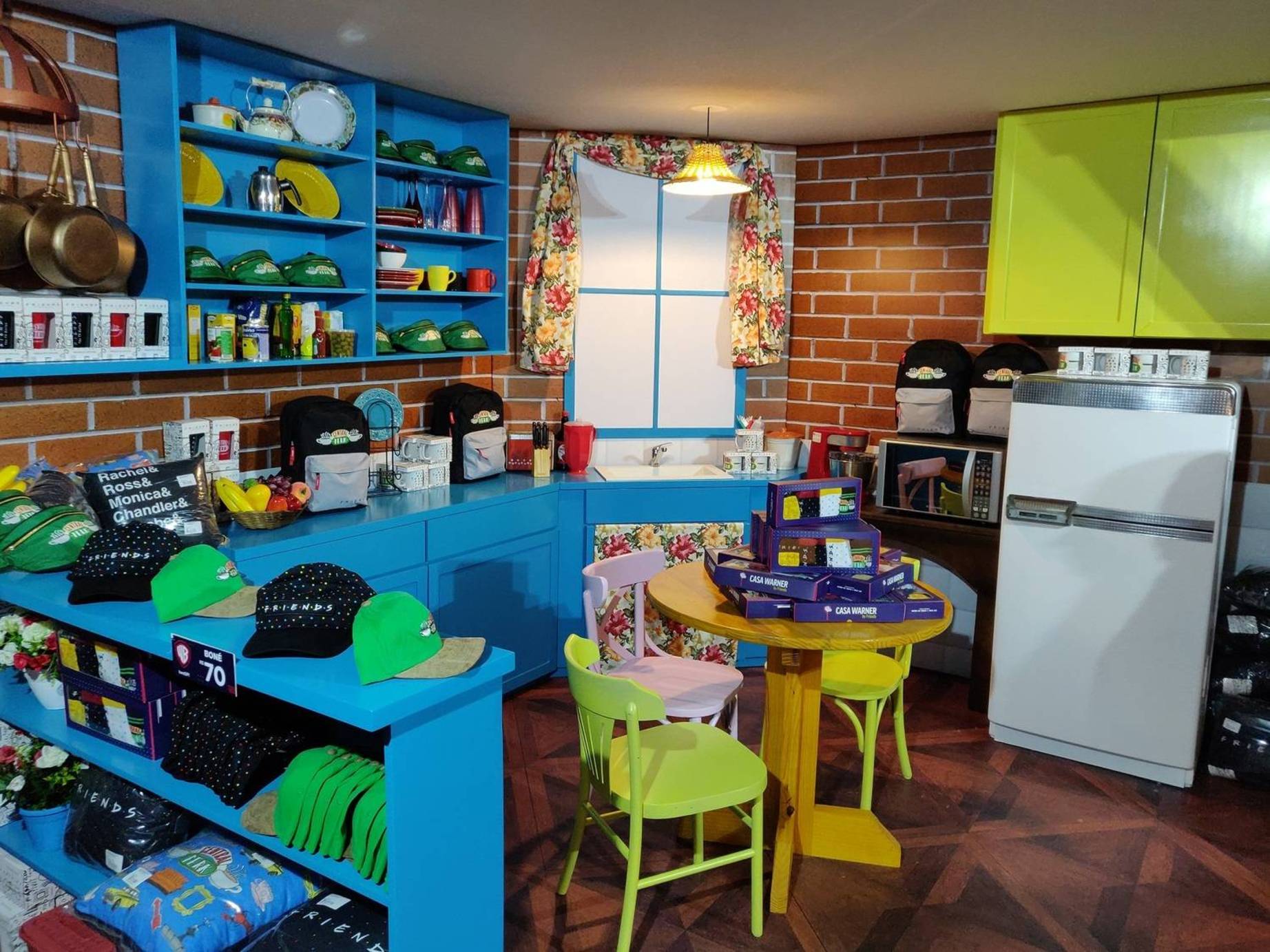 Casa Warner recria cenários e leva fãs para dentro de 'Friends' - Fotos ...