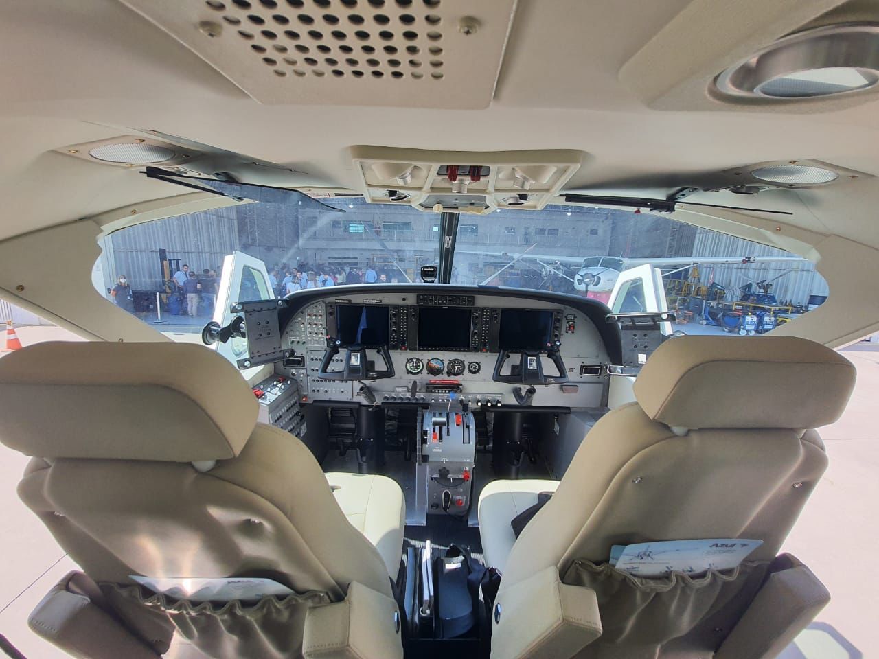 Com presença de ONG de Jundiaí, Azul Conecta recebe Cessna Grand ...