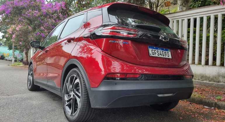 Chevrolet Bolt 2023 tem visual futurista, anda bem, mas custa caro ...