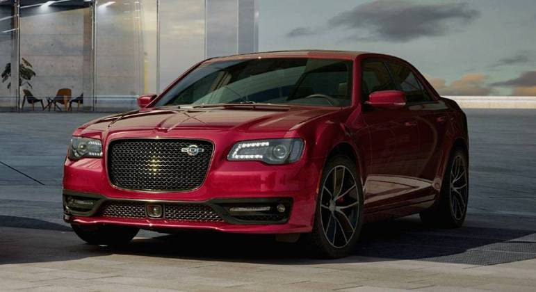 Último Chrysler 300C terá motor V8 6,4 litros de 492cv: conheça ...