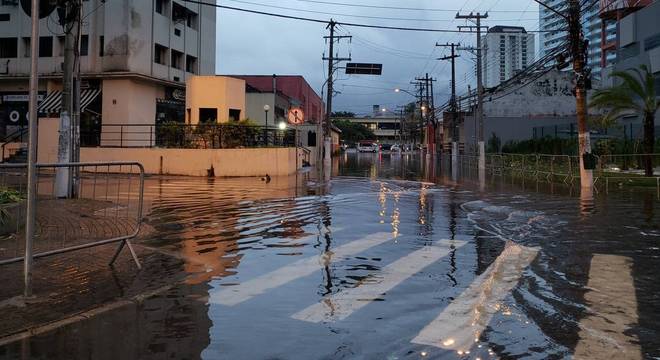 São Paulo amanhece com mais de 300 pontos de enchente após chuvas ...