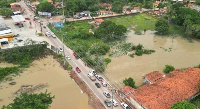 Lula e ministros visitam áreas atingidas pelas chuvas no MA - Notícias - R7 Brasília
