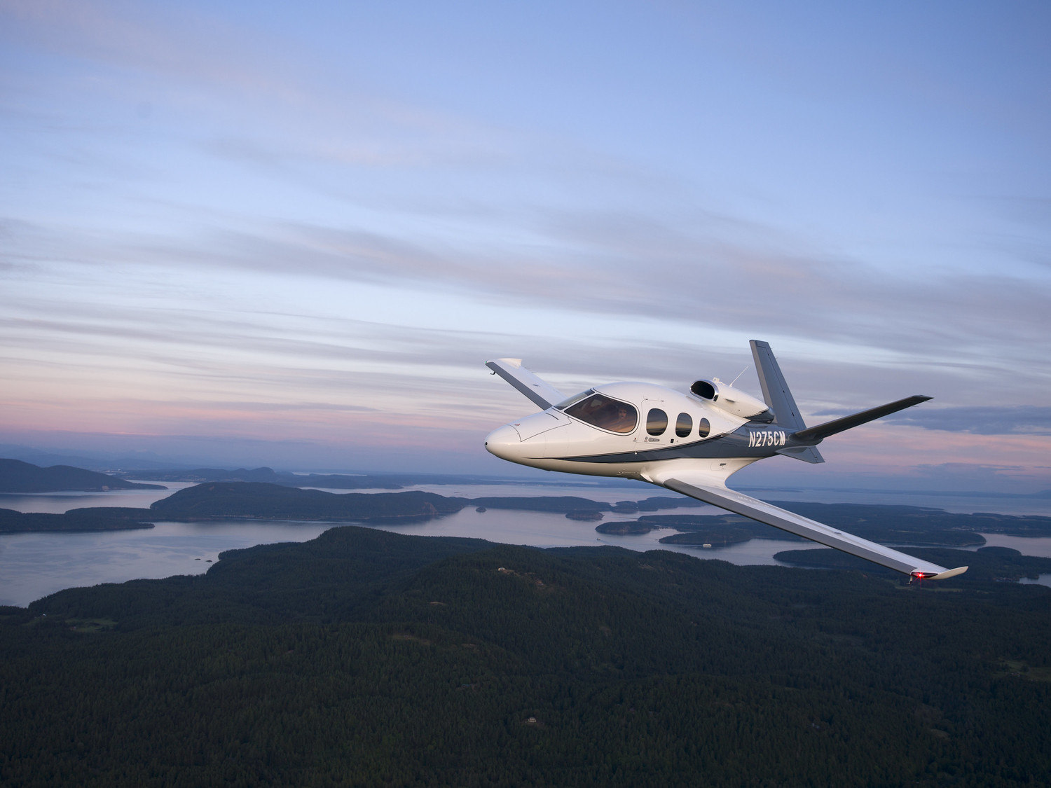 Cirrus Aircraft apresenta detalhes do jato que pousa sozinho - Prisma ...