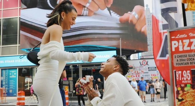 Tiktoker Clara Garcia é pedida em casamento na Times Square, em Nova Iorque - Entretenimento ...