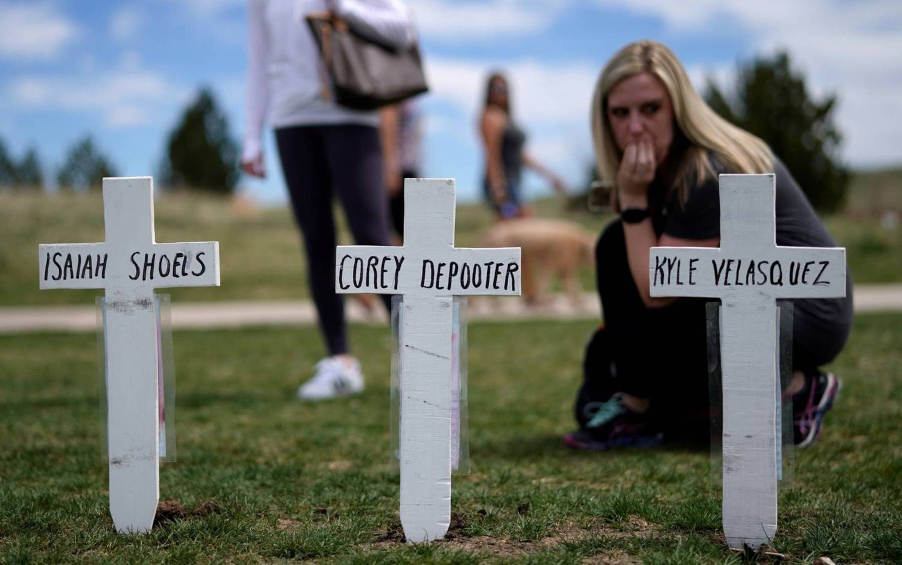 Columbine 20 anos: Sobreviventes de massacre homenageiam vítimas ...
