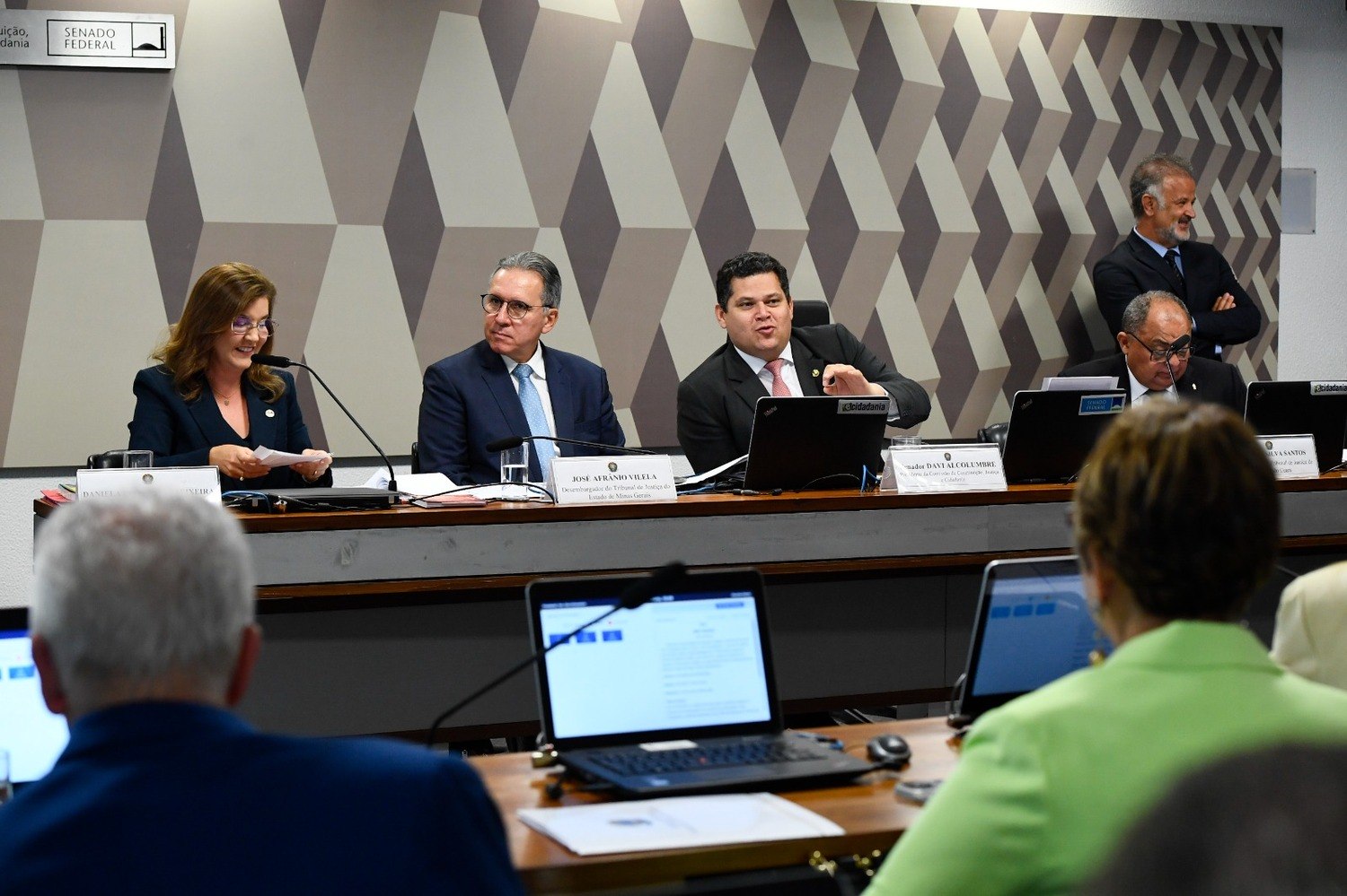 CCJ aprova sabatina de três indicados por Lula ao STJ; plenário tem a ...