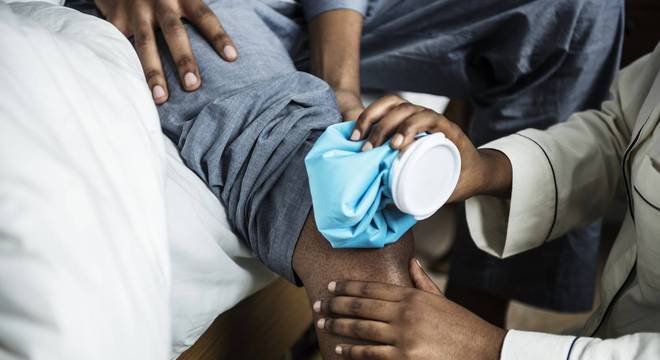 Compressa com água quente ou gelo? Saiba quando usar cada tipo ...