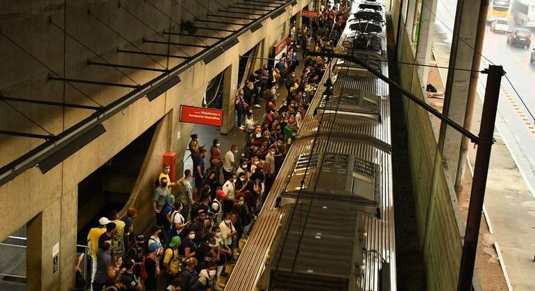 Paralisação da Linha 12-Safira reacende debate sobre uso de trilhos ...